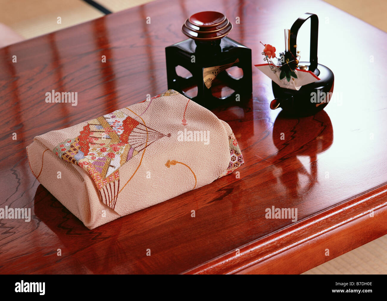 Image of Japanese style gift box Stock Photo - Alamy