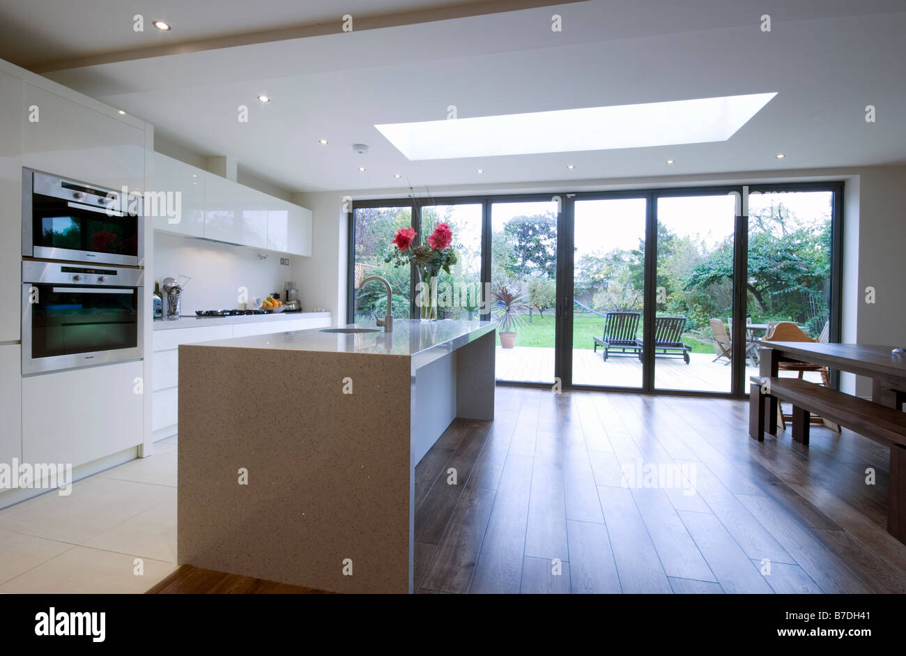 Kitchen extension hi-res stock photography and images - Alamy