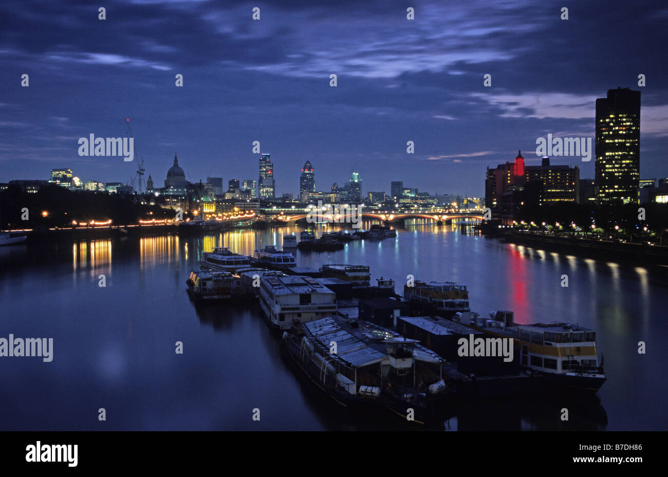 London skyline waterloo bridge twilight hi-res stock photography and ...