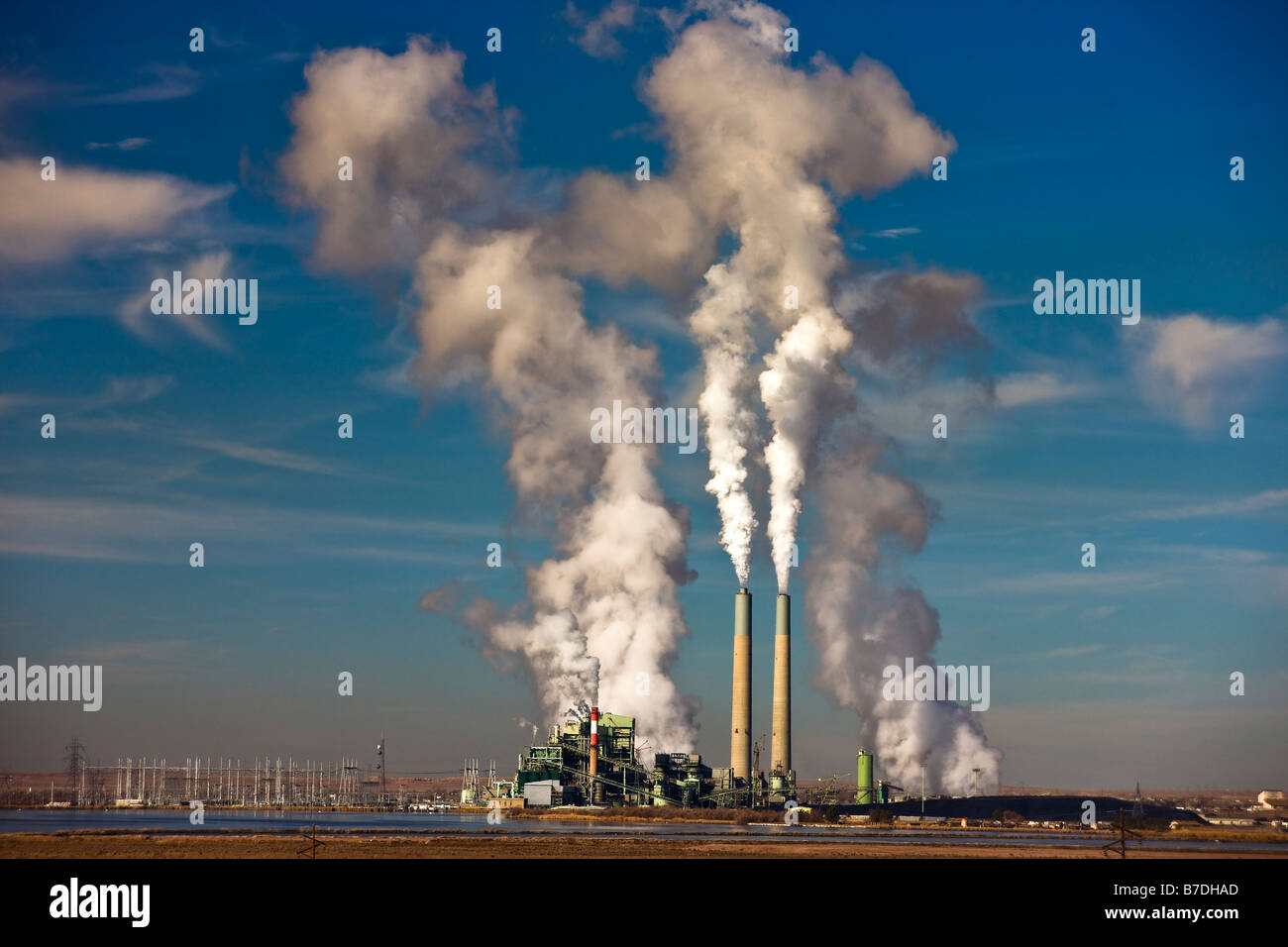 A coal-fired electric power plant in Arizona in the southwest of the ...