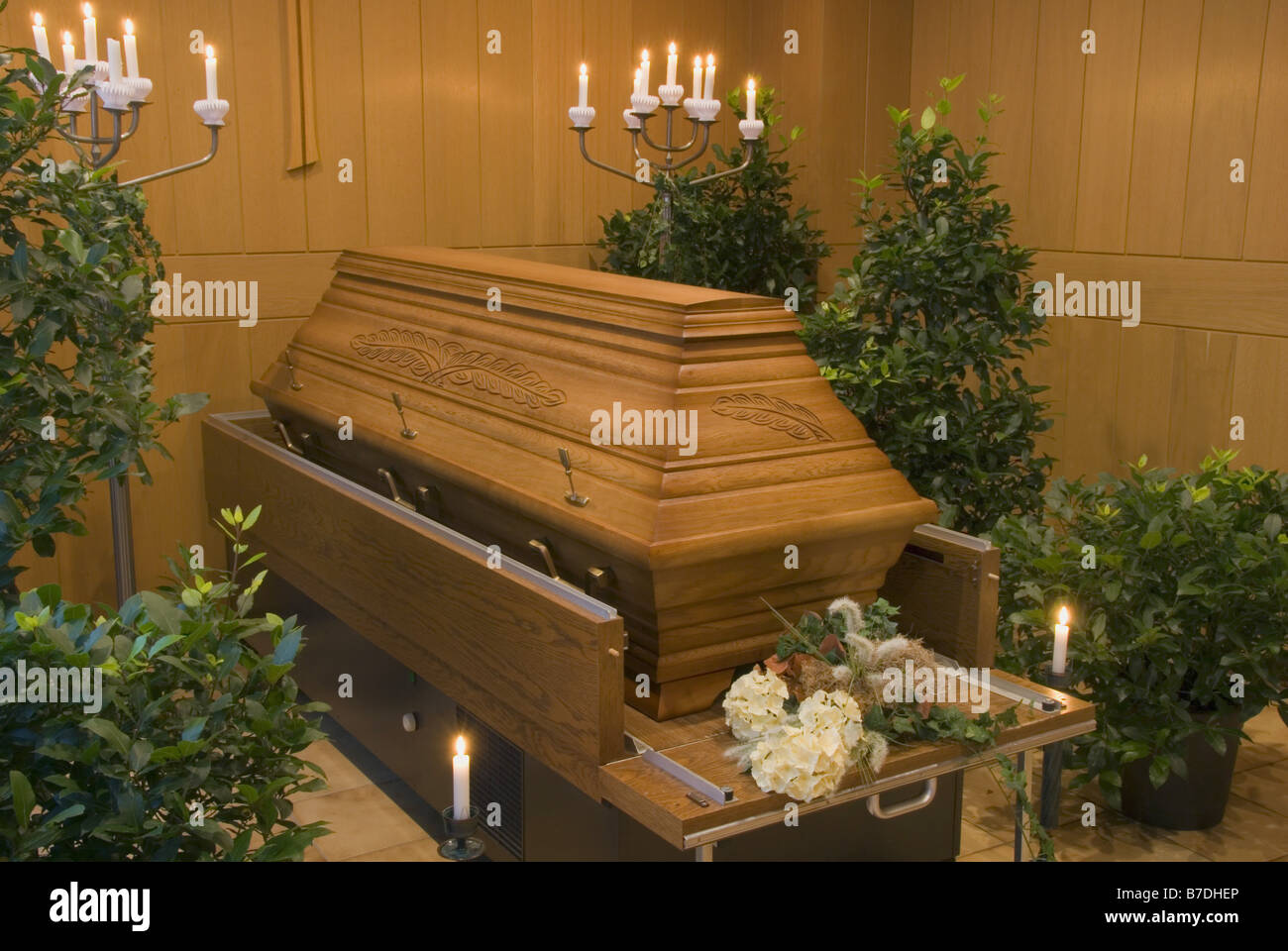 Coffin hi-res stock photography and images - Alamy