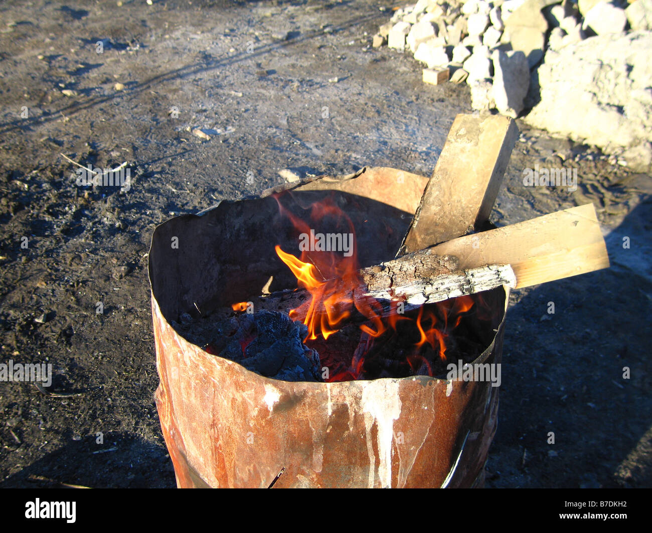 Oil drum fire hi-res stock photography and images - Alamy