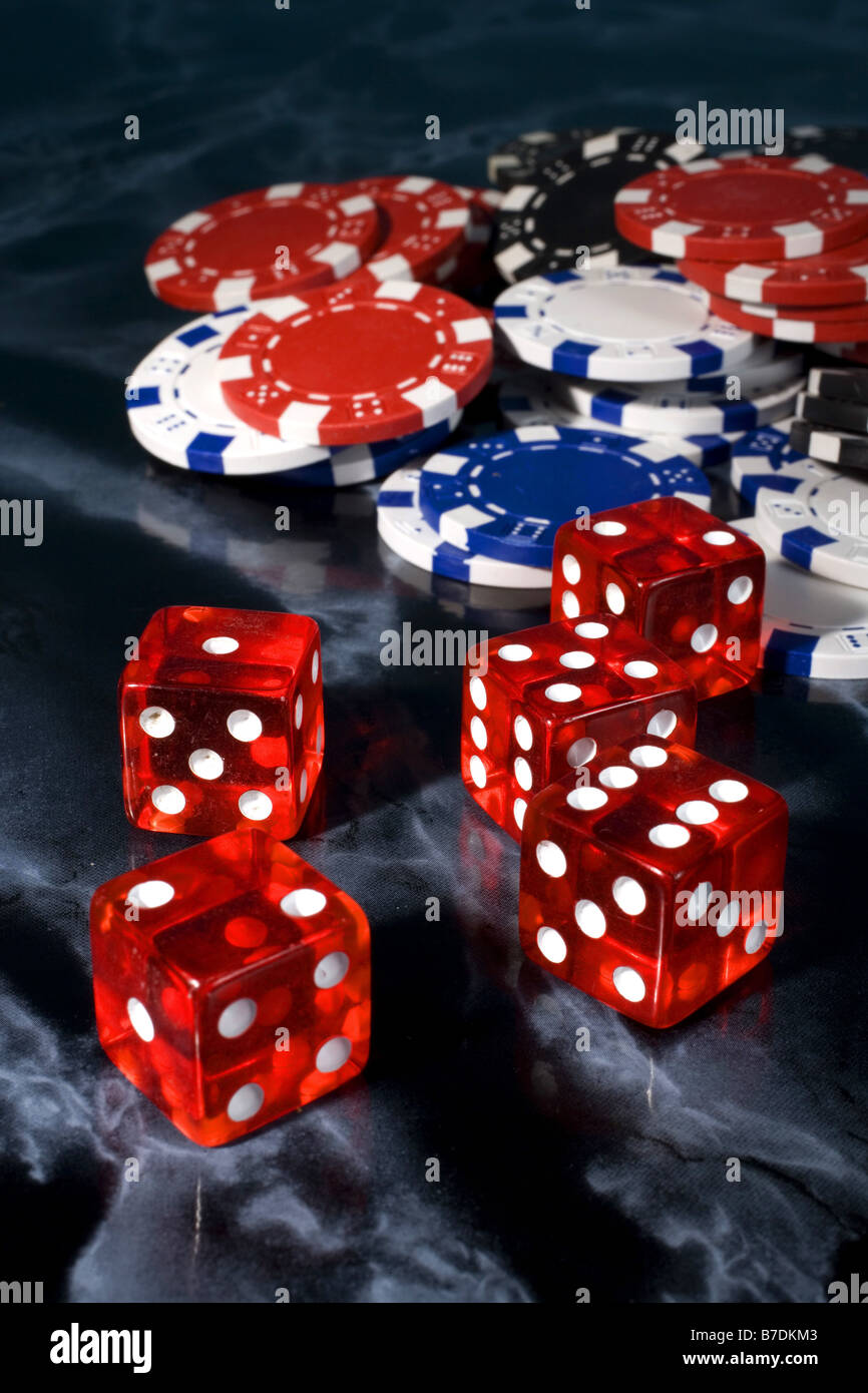 Hand rolling die dice hi-res stock photography and images - Alamy