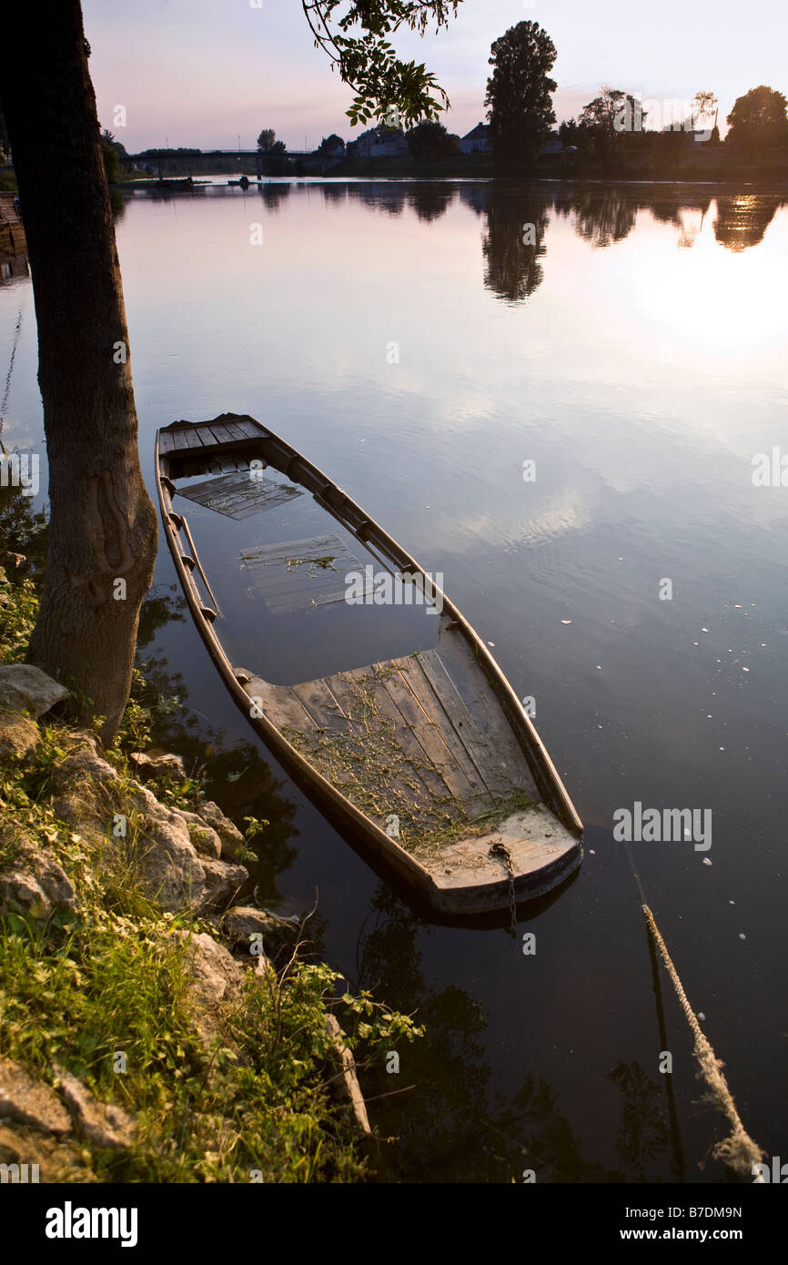 Traditional boat on loire river hi-res stock photography and images - Alamy