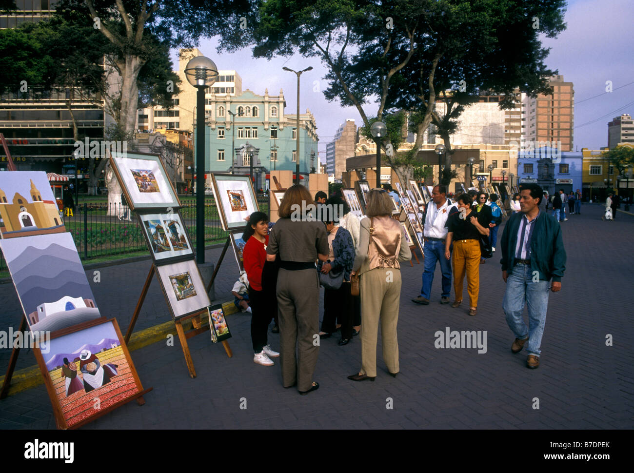 Peruvians, Peruvian people, shoppers, shopping, art fair, Parque ...