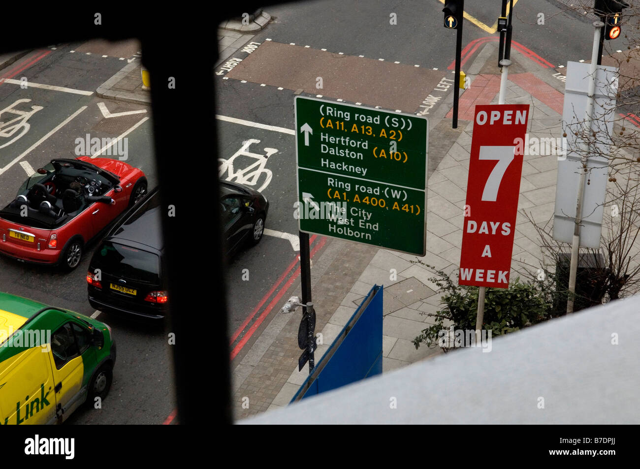 A2 road sign london hi-res stock photography and images - Alamy