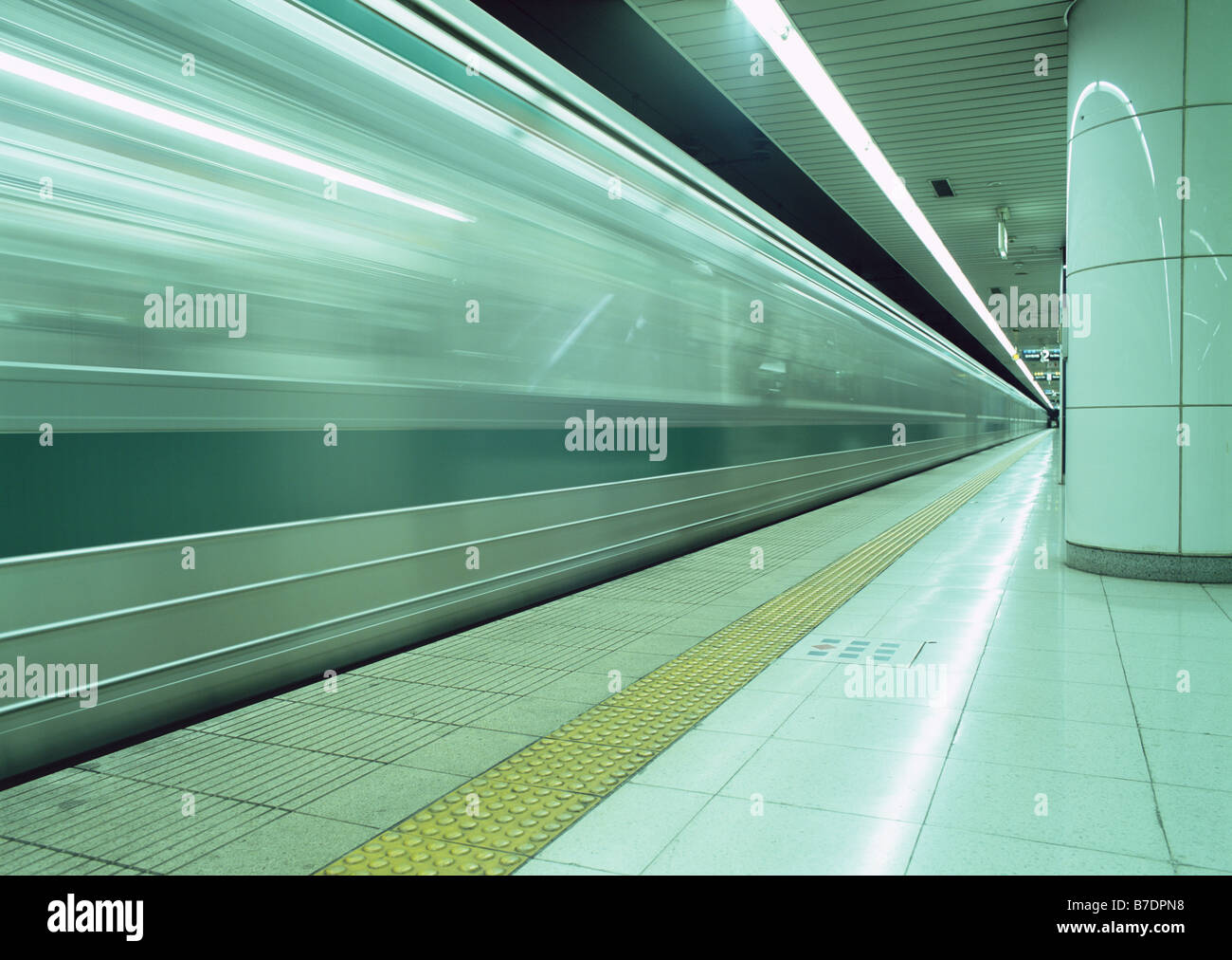 Subway passing through station Stock Photo - Alamy