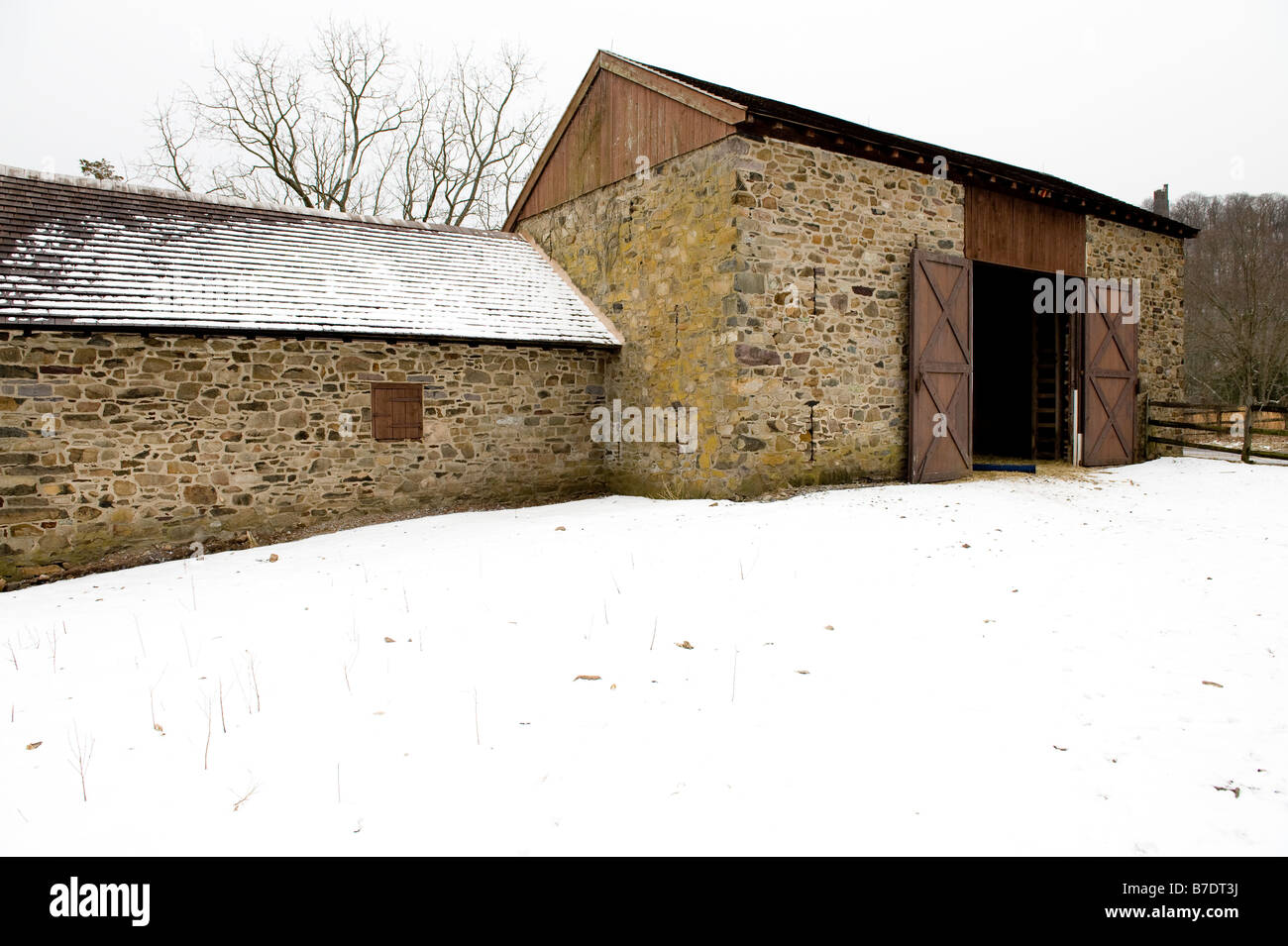 Old open door rural hi-res stock photography and images - Alamy