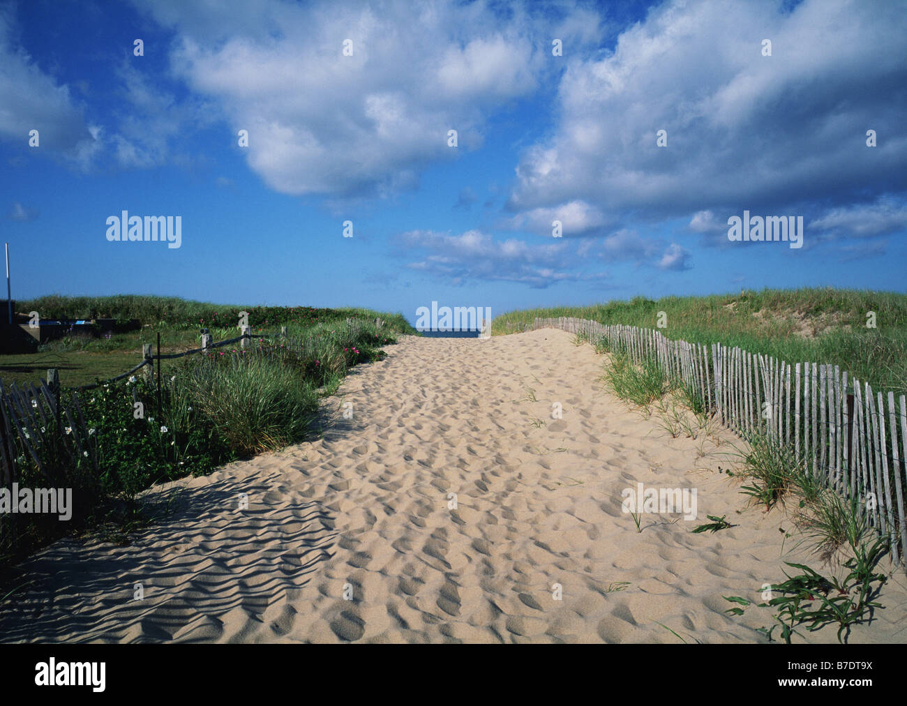 Long straight sandy beach hi-res stock photography and images - Alamy