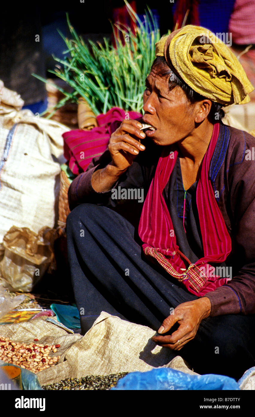 Burmese landmarks hi-res stock photography and images - Alamy