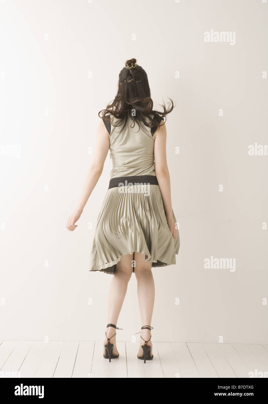 Long gold skirt hi-res stock photography and images - Alamy
