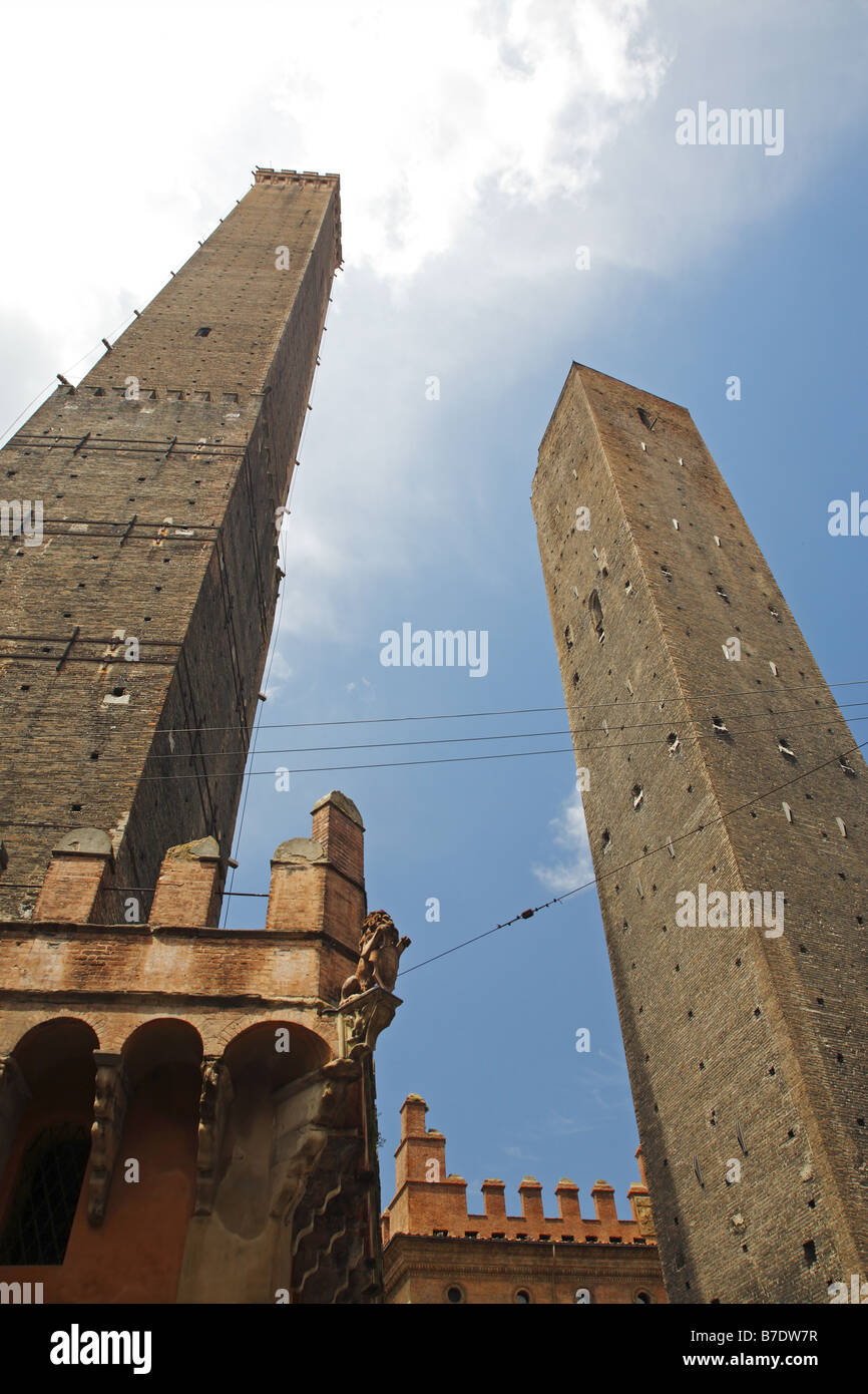 Due torri hi-res stock photography and images - Alamy