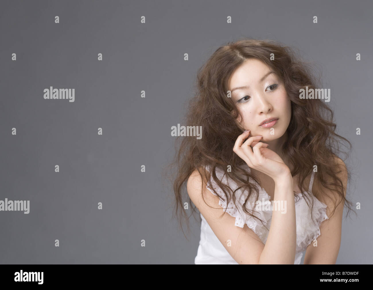 Woman resting chin on hand Stock Photo - Alamy