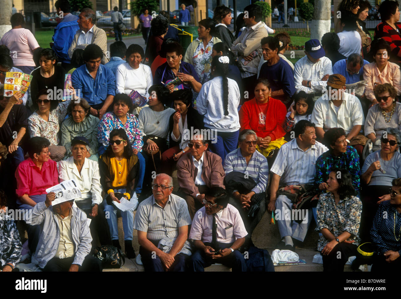 Peruvians, Peruvian people, men and women, spectators, crowd, public ...