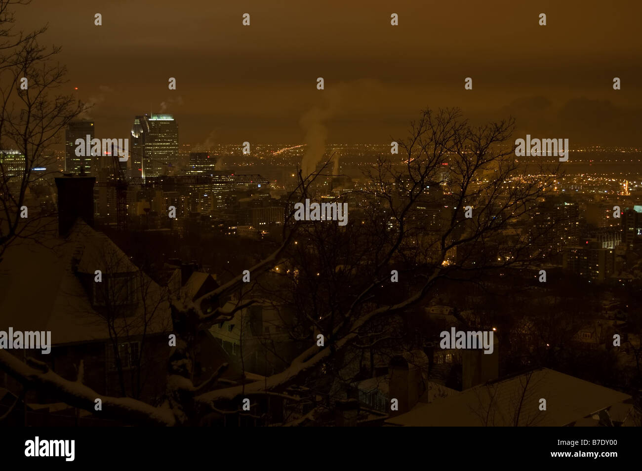 A view of Montreal at night from the Westmount Lookout Stock Photo - Alamy