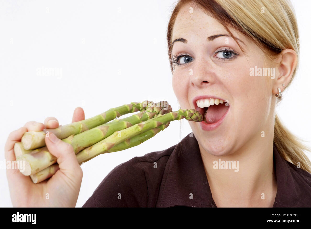 woman with green asparagus Stock Photo - Alamy