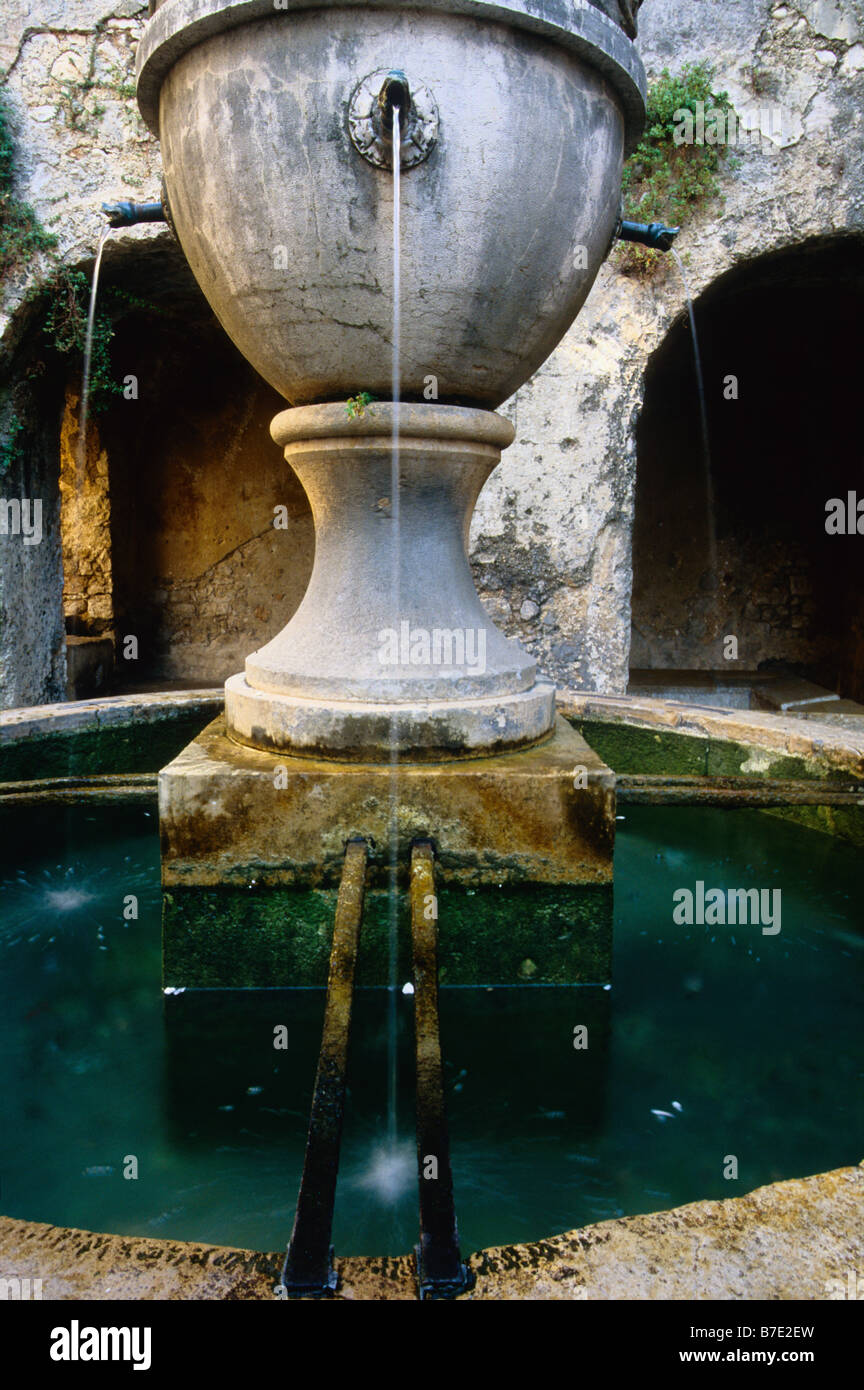 Medieval fountain hi-res stock photography and images - Alamy