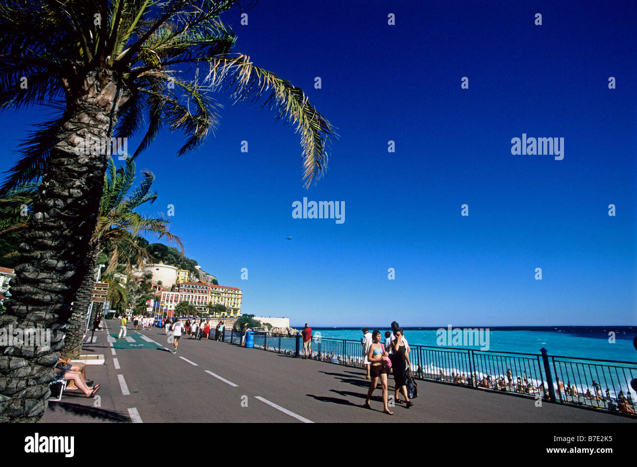 Beach promenade scene hi-res stock photography and images - Alamy