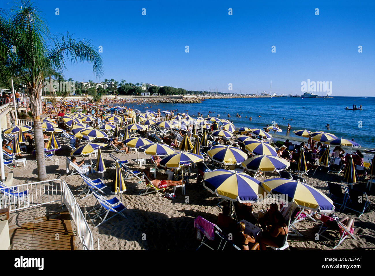 Public beach hi-res stock photography and images - Alamy