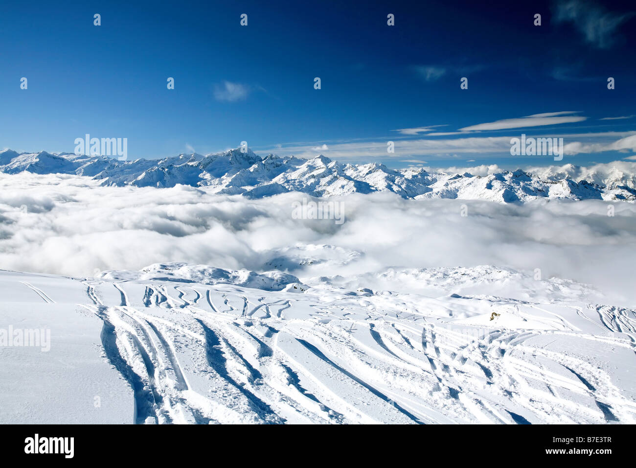 Ski marks hi-res stock photography and images - Alamy