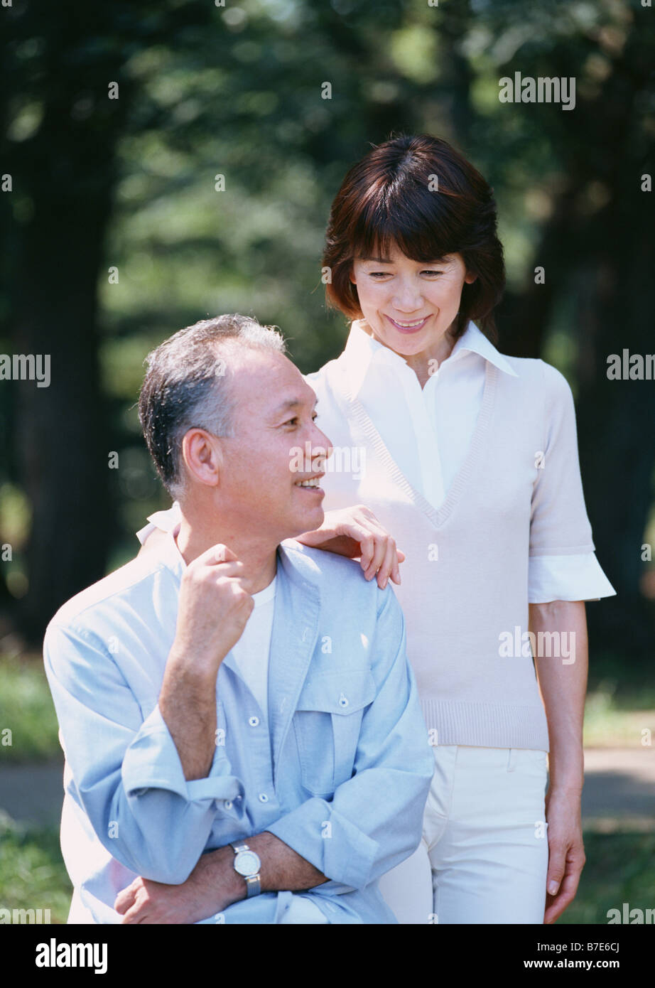Couple discuss public hi-res stock photography and images - Alamy