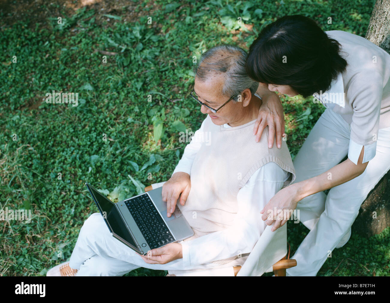 Cuddle scene hi-res stock photography and images - Alamy