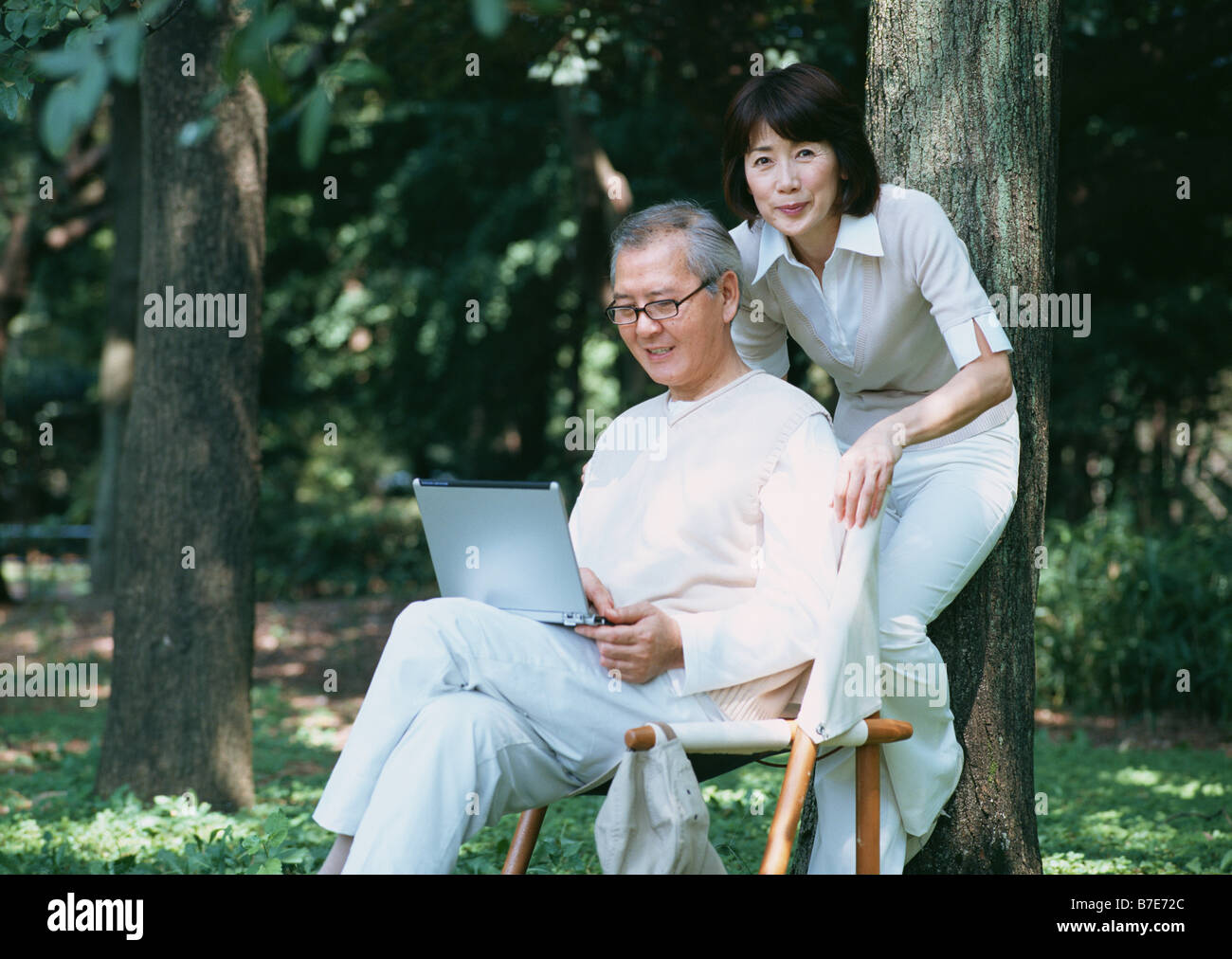 Cuddle scene hi-res stock photography and images - Alamy