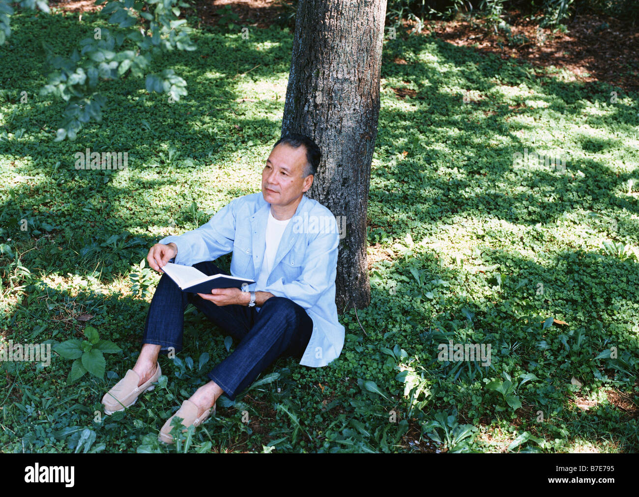 Elderly japanese learning hi-res stock photography and images - Alamy