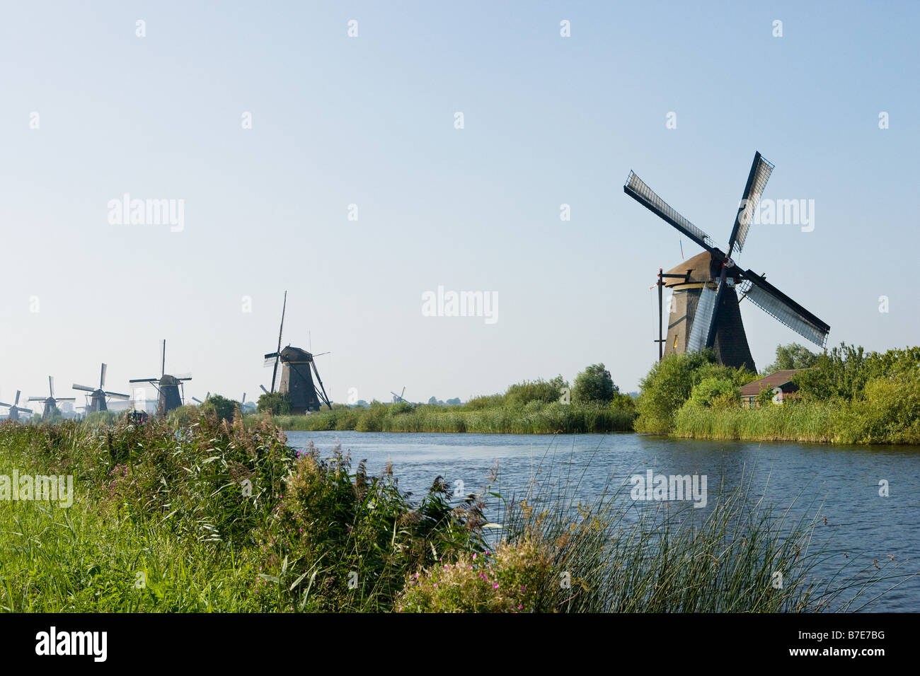 The netherlands windmills waterways hi-res stock photography and images ...