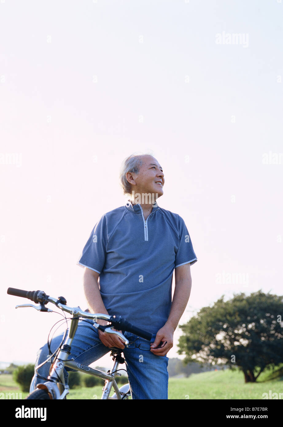 Japanese senior cycling hi-res stock photography and images - Alamy
