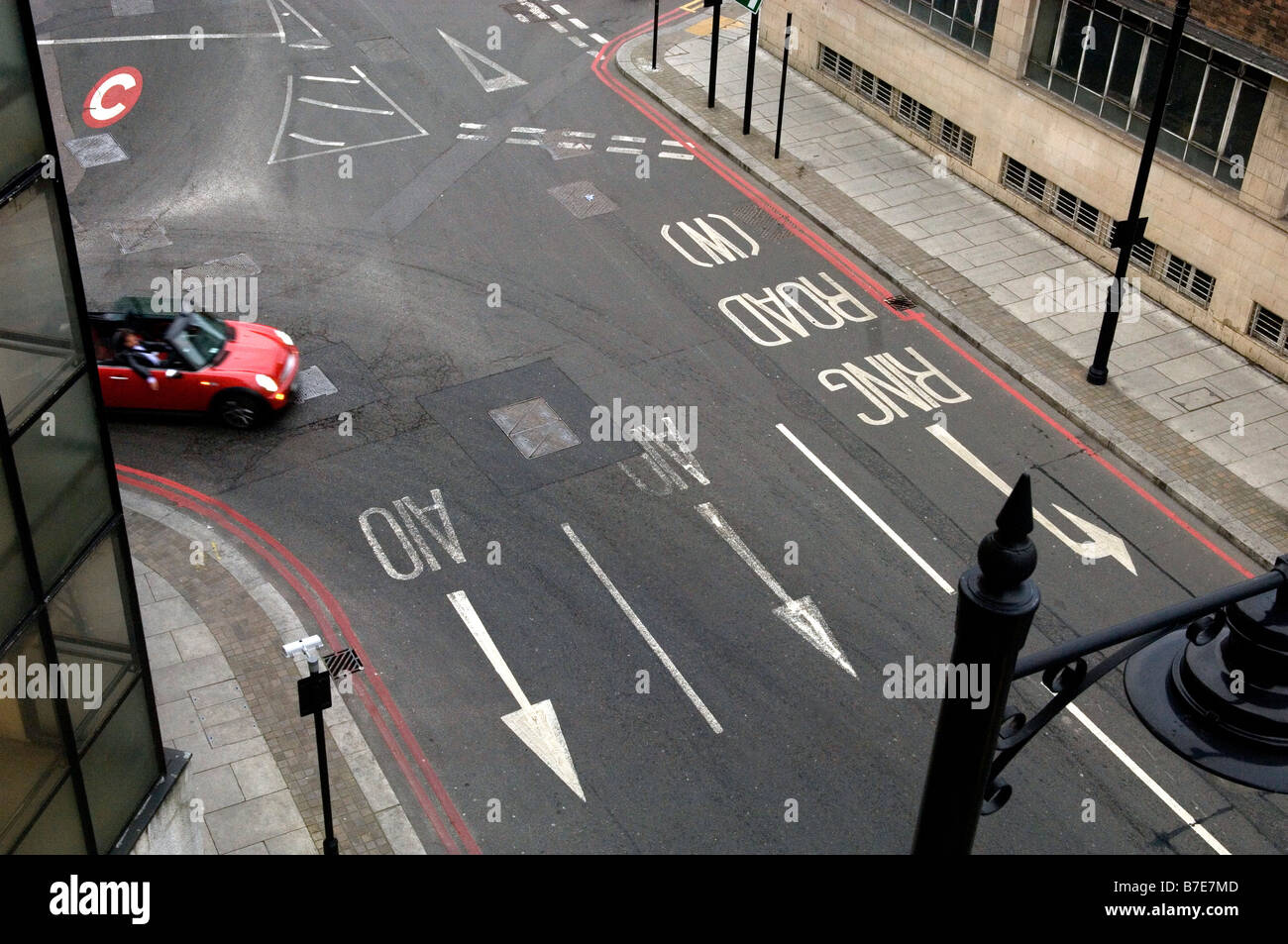 A2 road sign london hi-res stock photography and images - Alamy