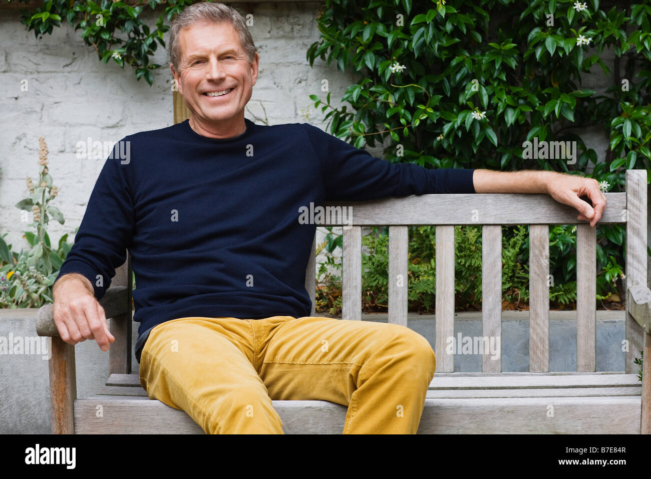 Portrait of a senior man sat on a bench Stock Photo - Alamy