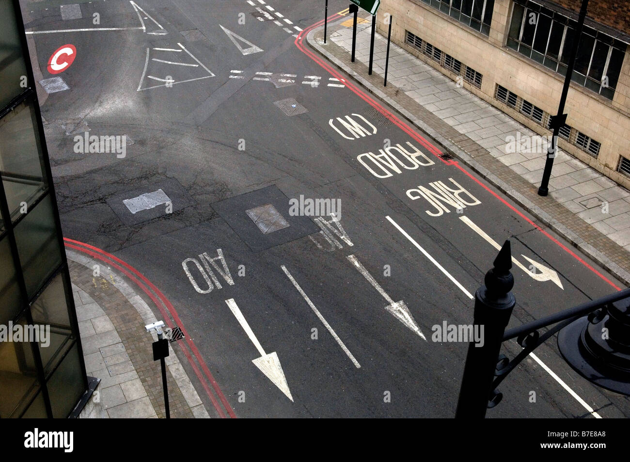 A2 road sign london hi-res stock photography and images - Alamy