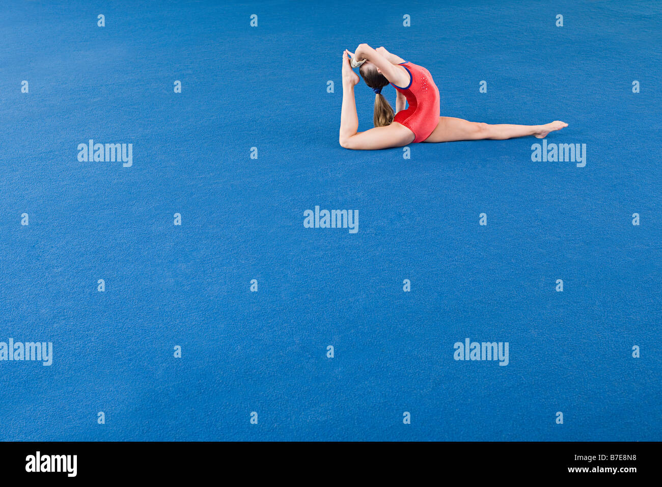 Gymnast doing the splits Stock Photo - Alamy
