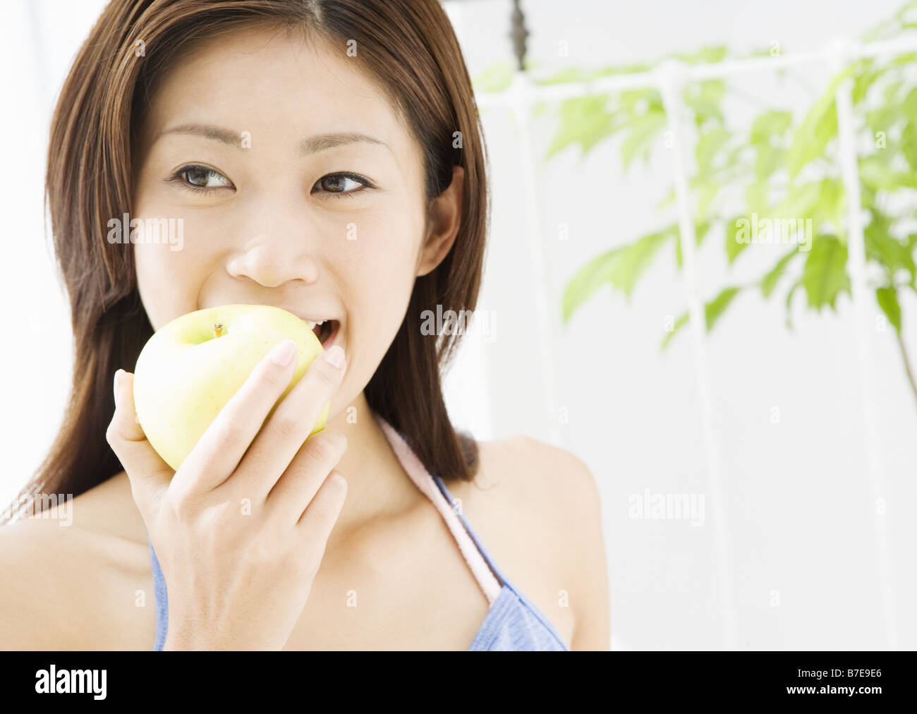 Woman eating an apple Stock Photo - Alamy