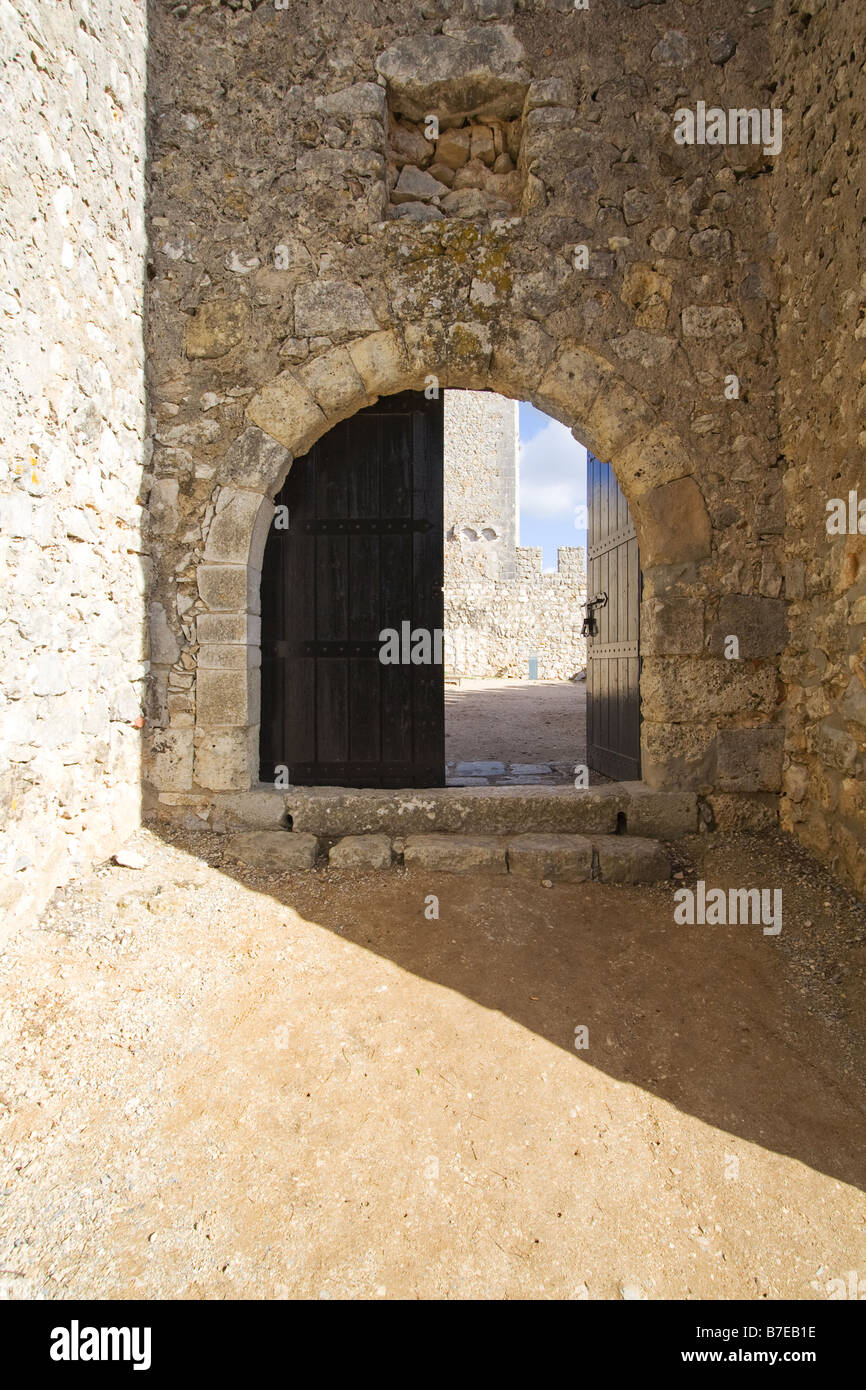 Open castle hi-res stock photography and images - Alamy
