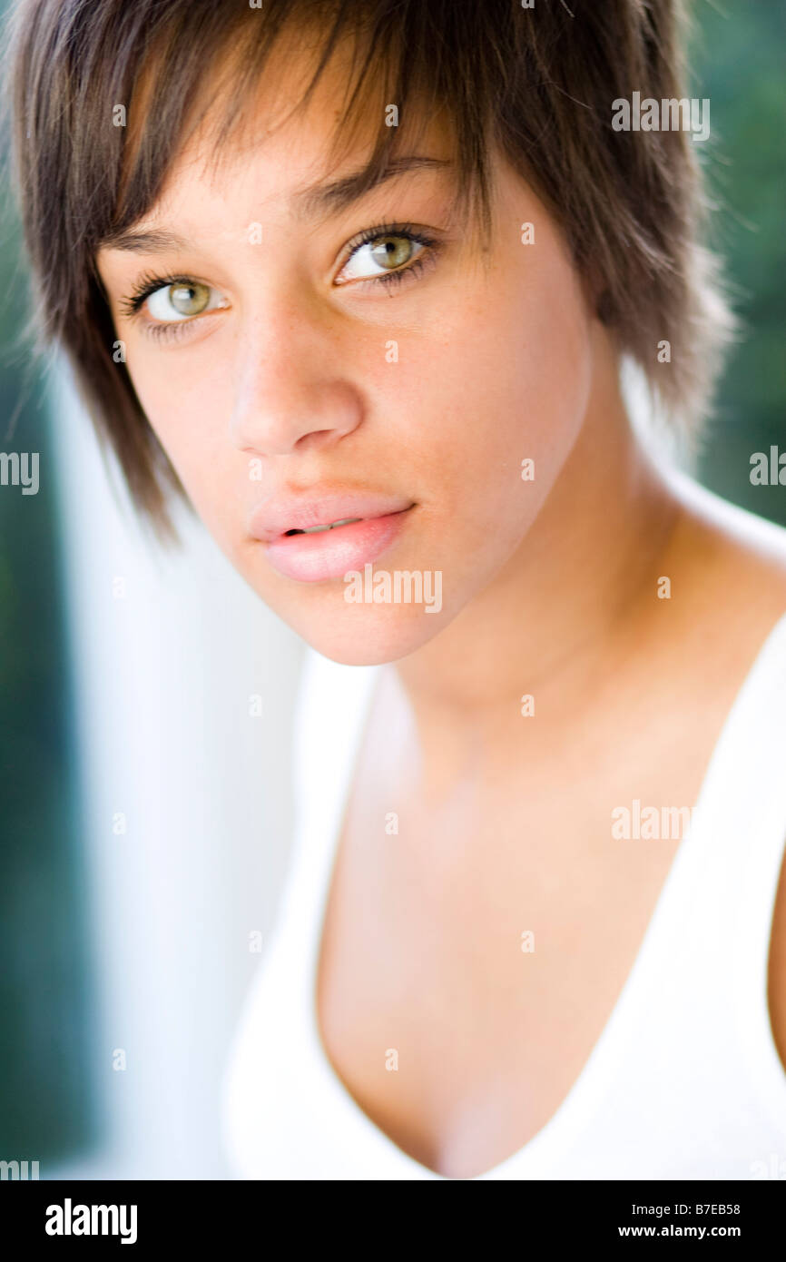 Portrait of pretty smiling teenager Stock Photo - Alamy