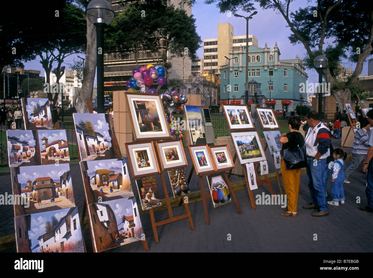 Peruvians, Peruvian people, shoppers, shopping, art fair, Parque ...