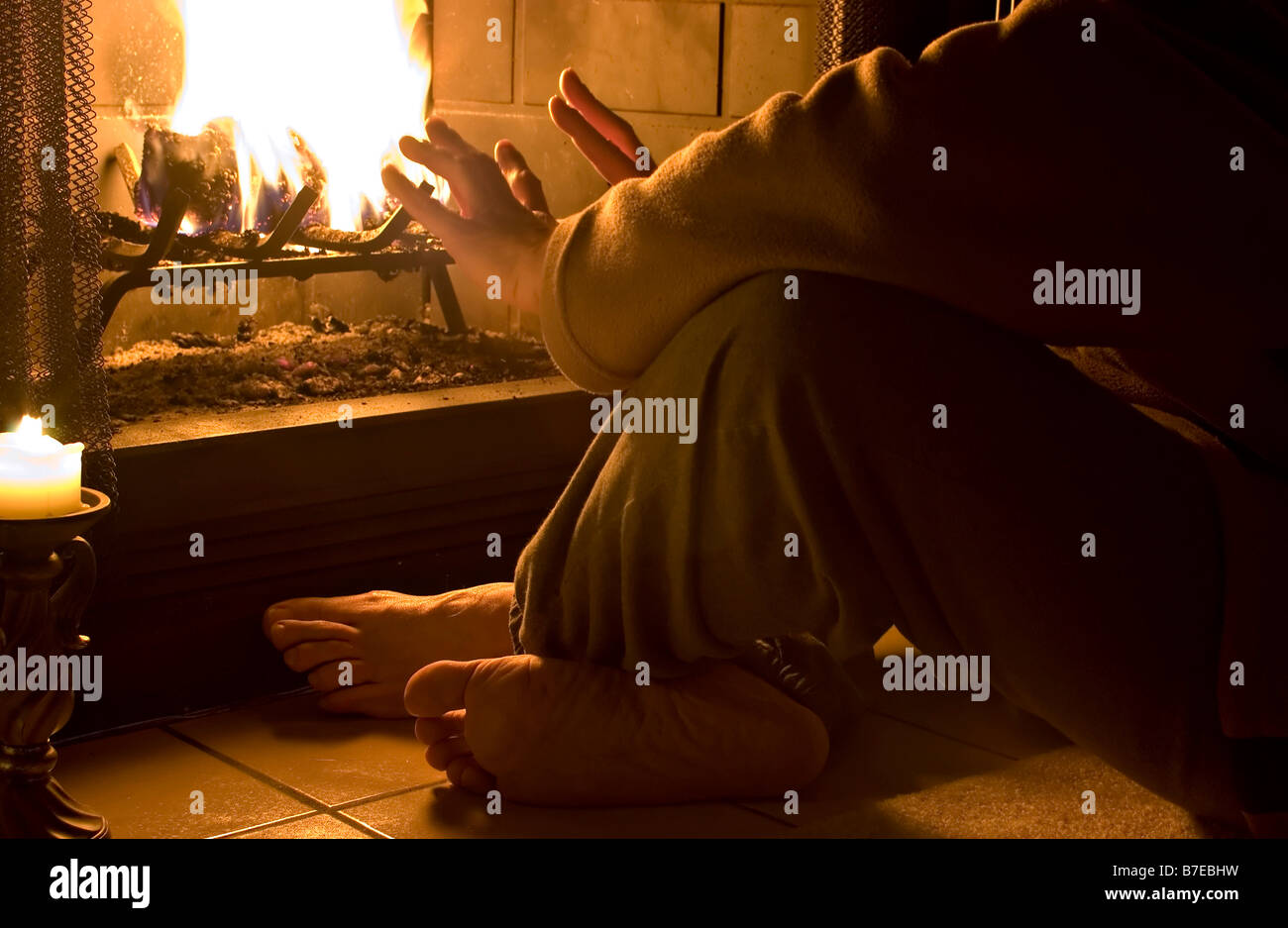 Warming feet and hands fire hi-res stock photography and images - Alamy