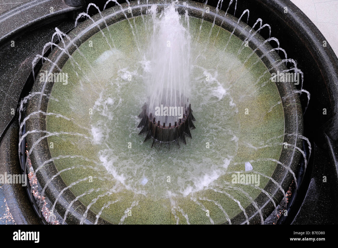 Round fountain hi-res stock photography and images - Alamy