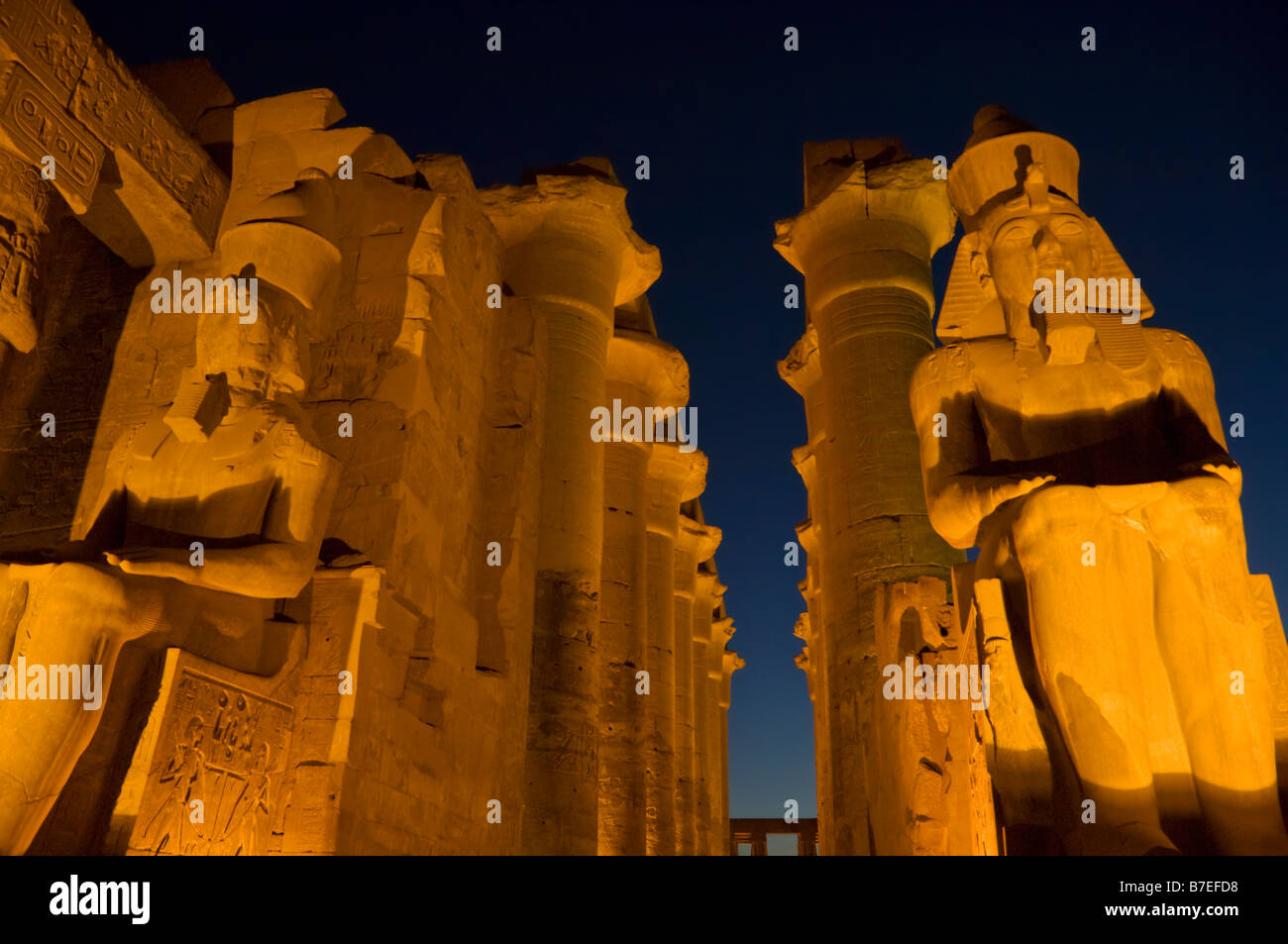Middle east statues hi-res stock photography and images - Alamy