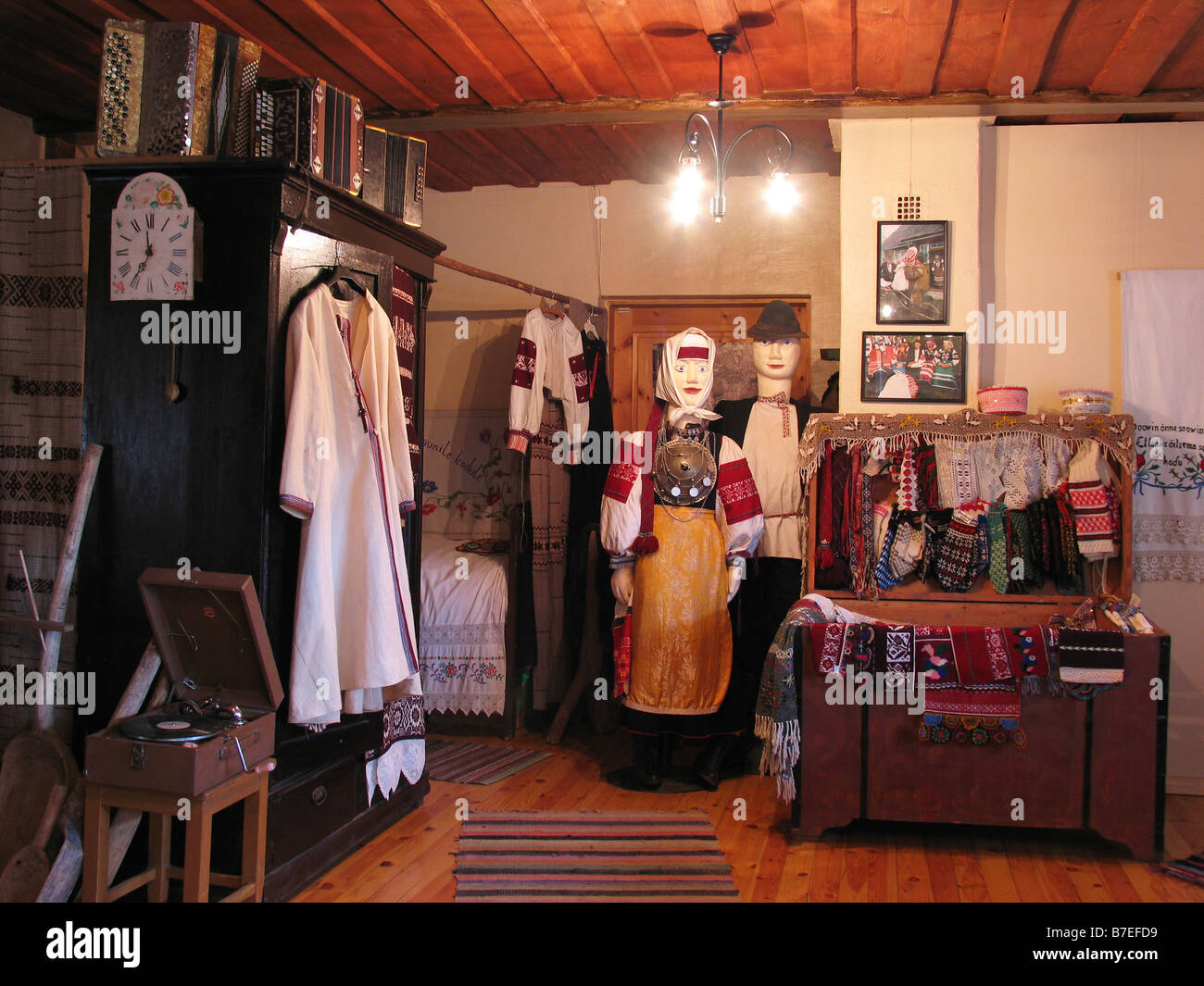 Estonia national costume hi-res stock photography and images - Alamy