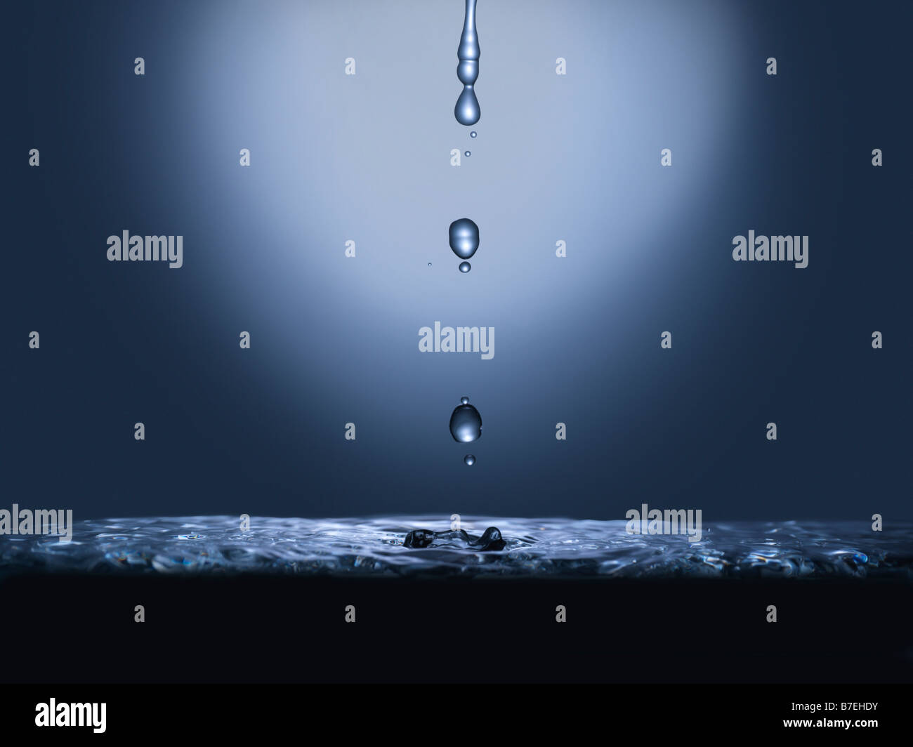 High speed water drops hi-res stock photography and images - Alamy