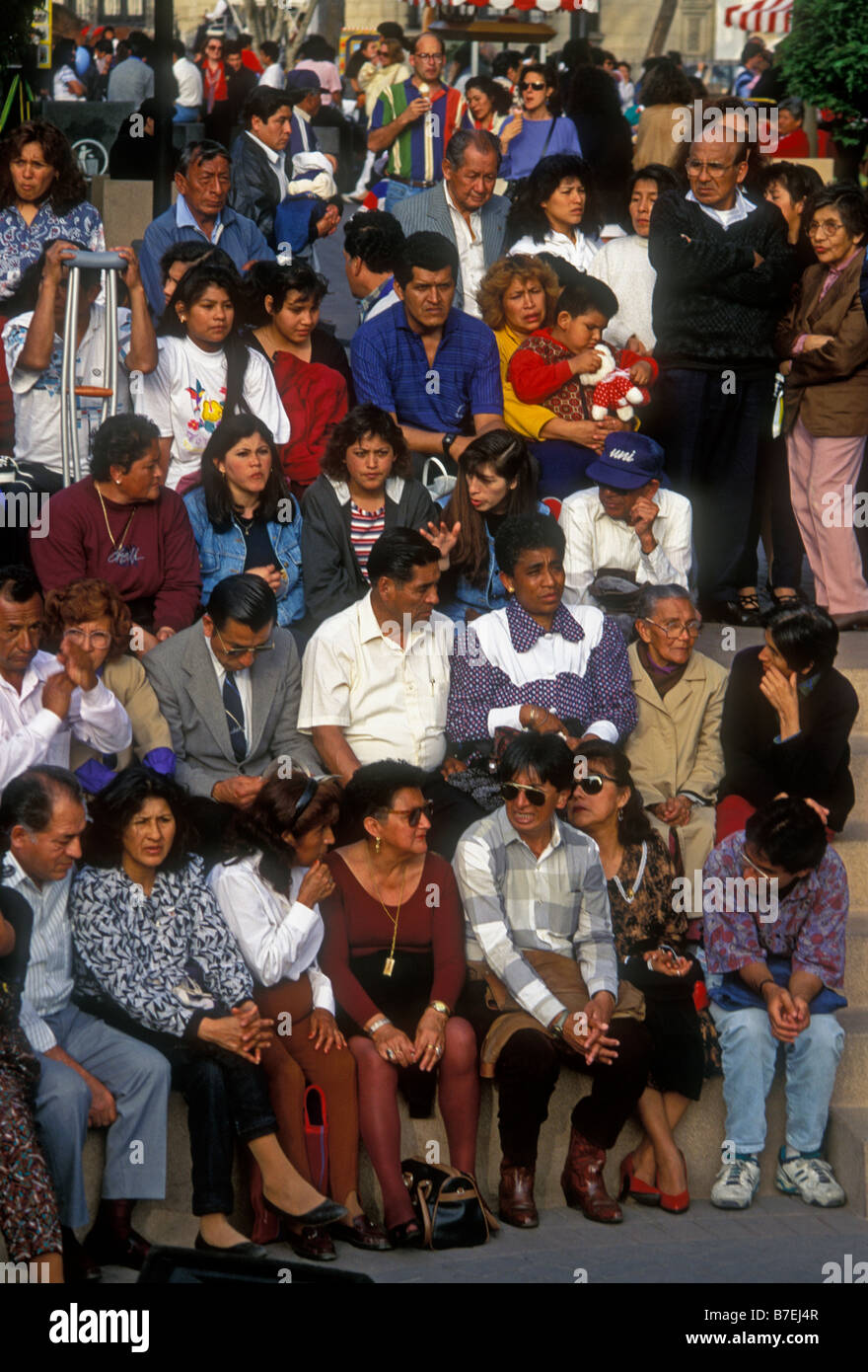 Peruvians, Peruvian people, men and women, spectators, crowd, public ...