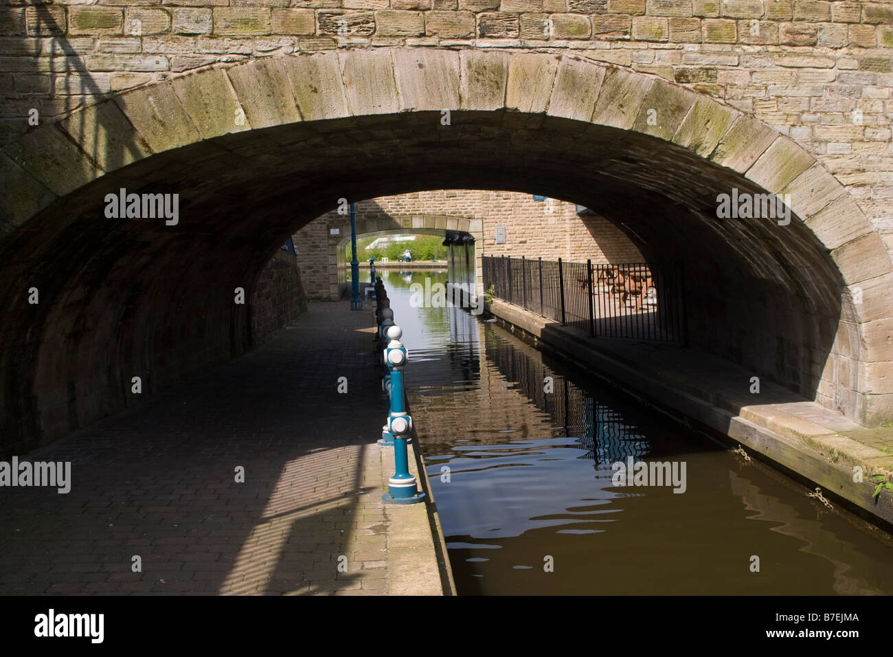 Canal through Stalybridge Stock Photo - Alamy