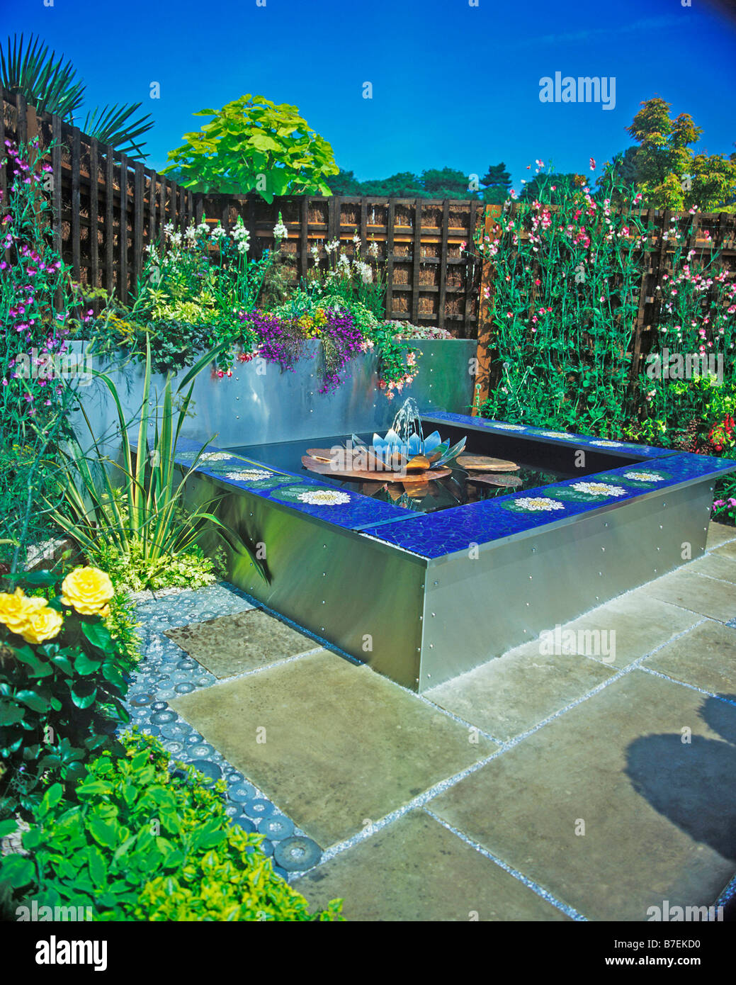 WATER FEATURE BASED ON STAINLESS STEEL Stock Photo - Alamy