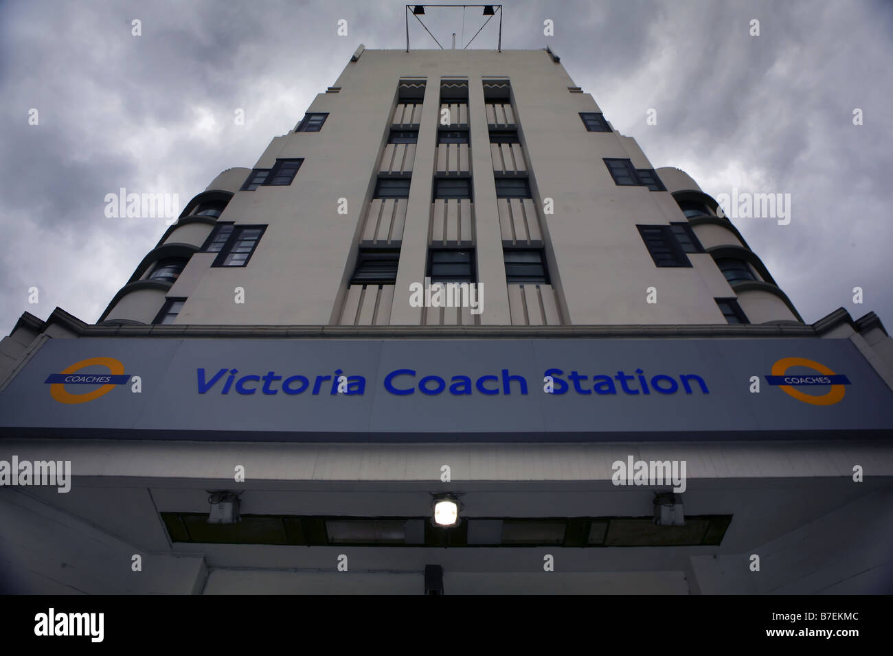 Victoria coach station london hi-res stock photography and images - Alamy