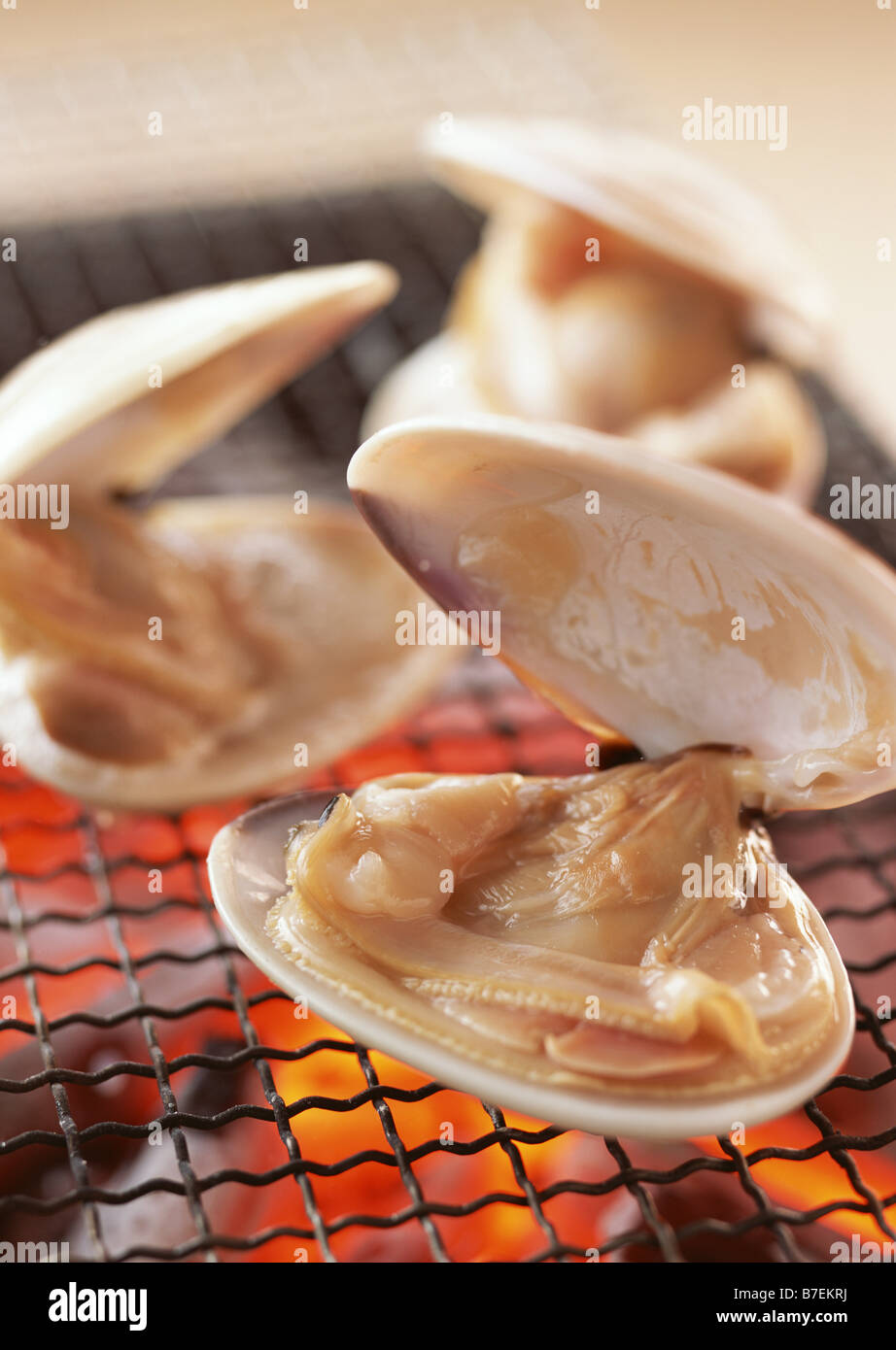 Clams grilling hi-res stock photography and images - Alamy