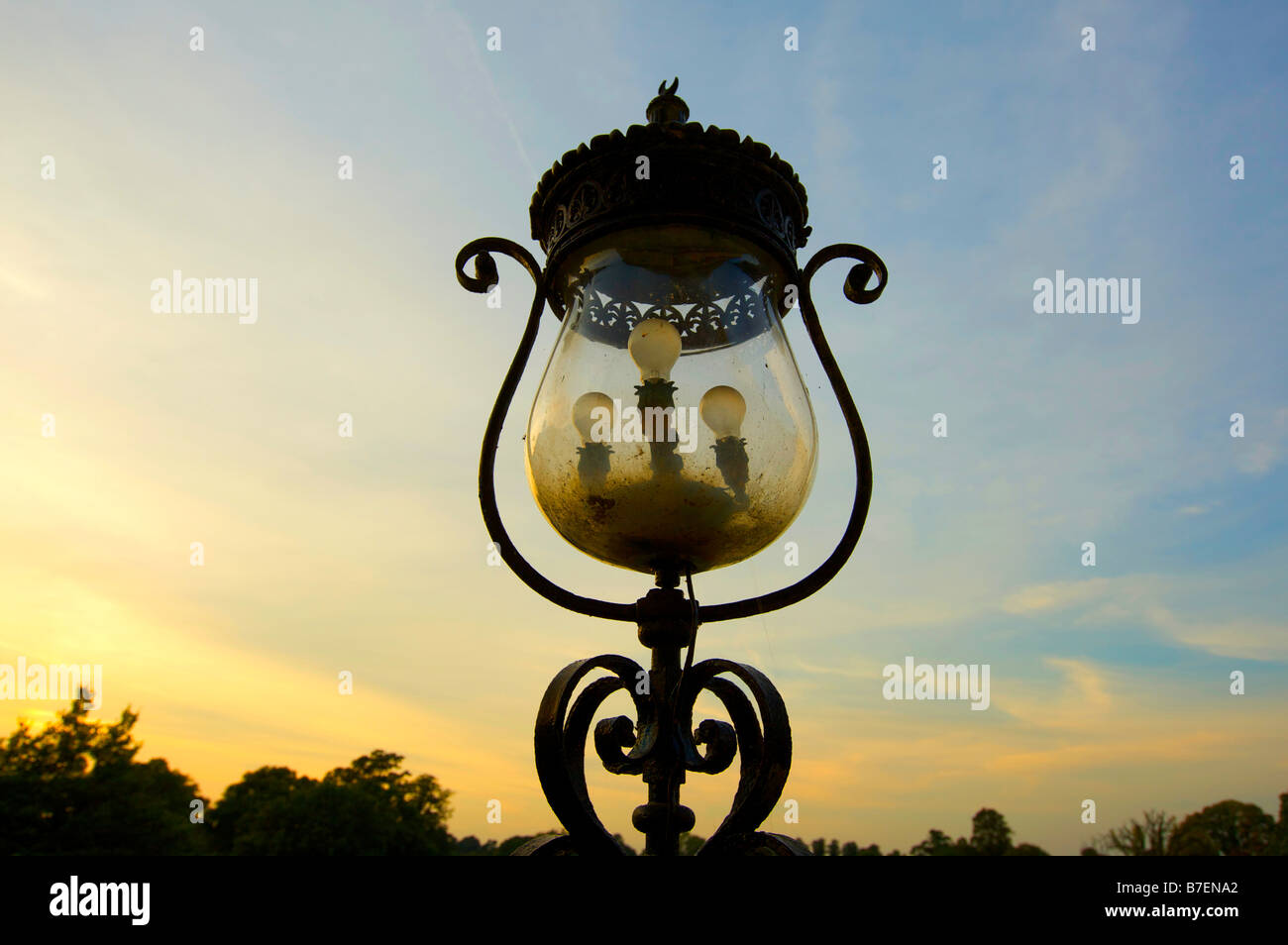 Cast of light hi-res stock photography and images - Alamy