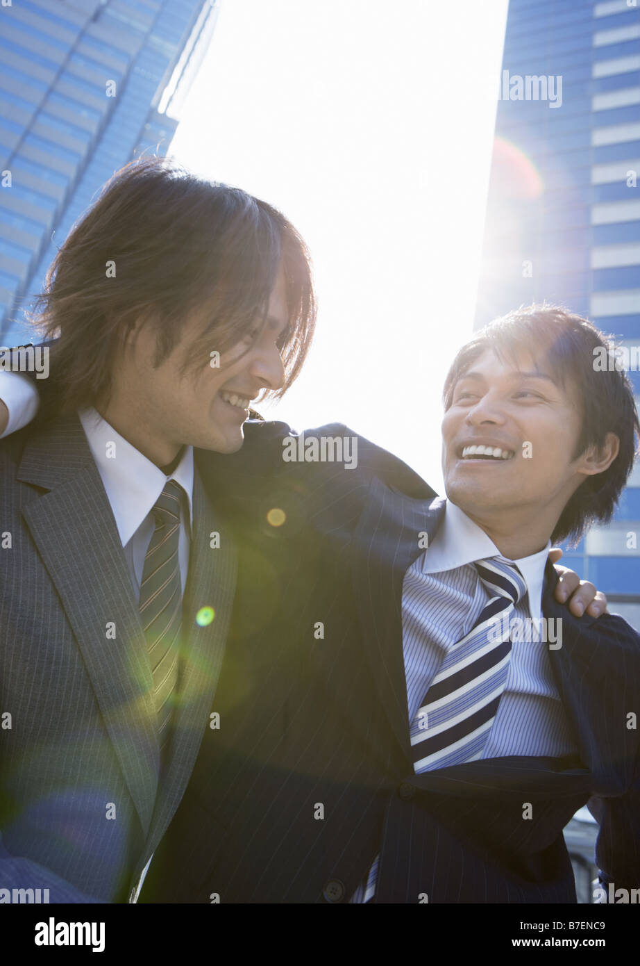 Arms around shoulder hi-res stock photography and images - Alamy